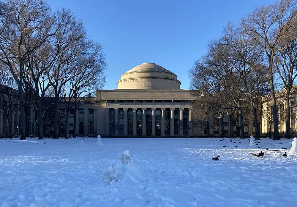 MIT volta a utilizar os SAT e ACT nos processos de admissão